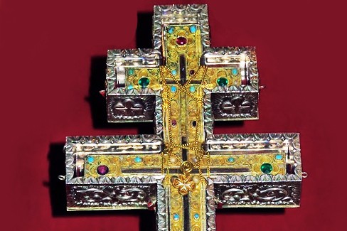 Nella città di Barletta la prima storica Peregrinatio Crucis